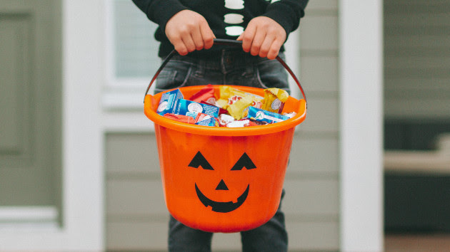 Mom dietitian urges parents to avoid candy shaming post-Halloween ...