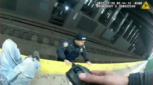 NYPD officers help rescue man who fell onto subway tracks – Connect FM | Local News Radio ...